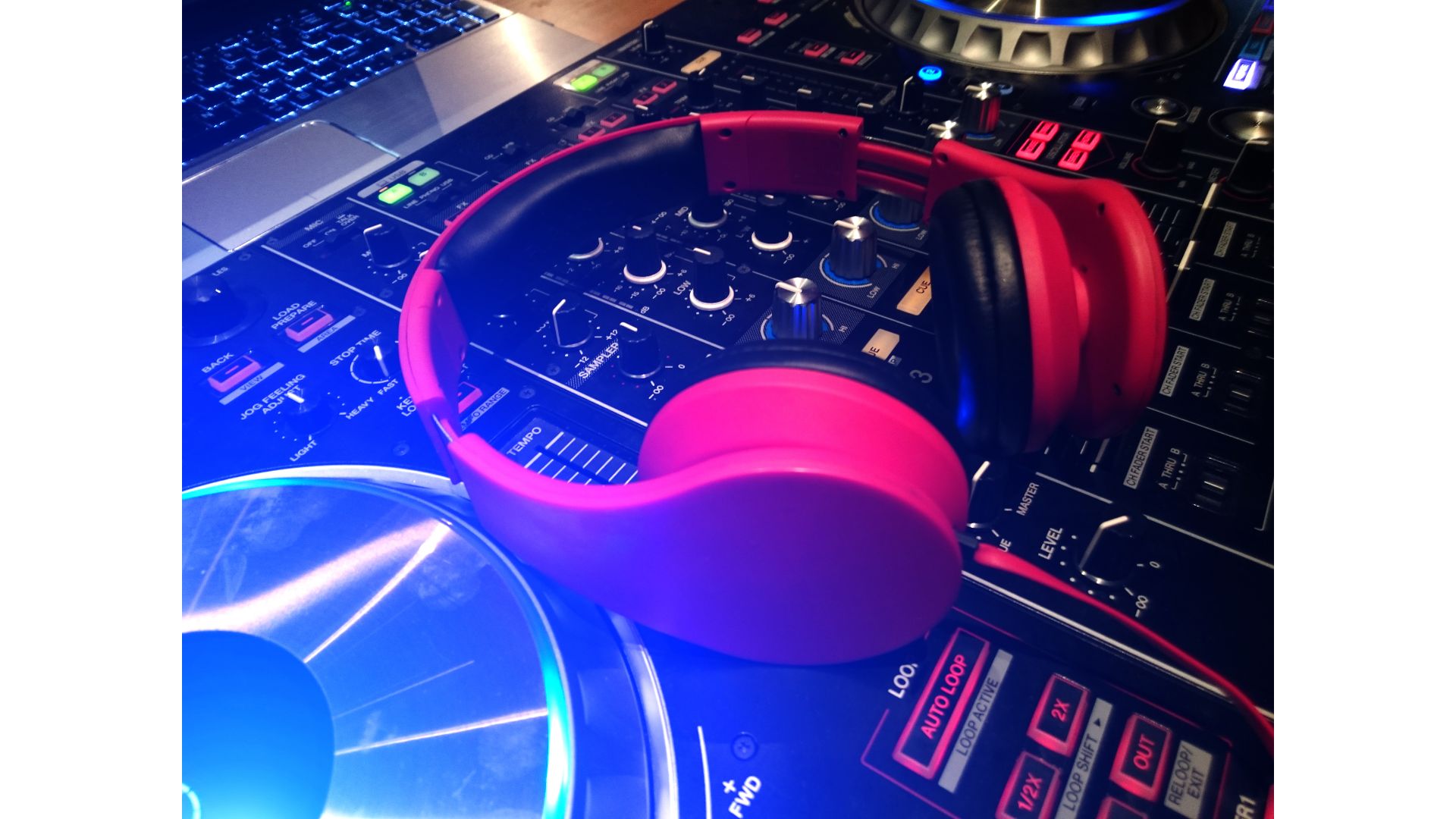 5 Ways the DJ Can Help with the Flow of a Wedding | Wicked GooD ...